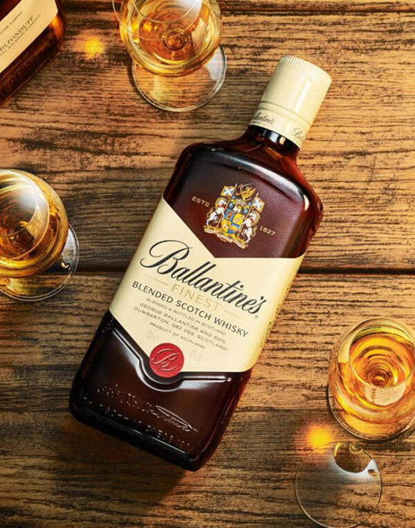 BALLANTINE'S FINEST BLENDED SCOTCH WHISKY (750 ml)